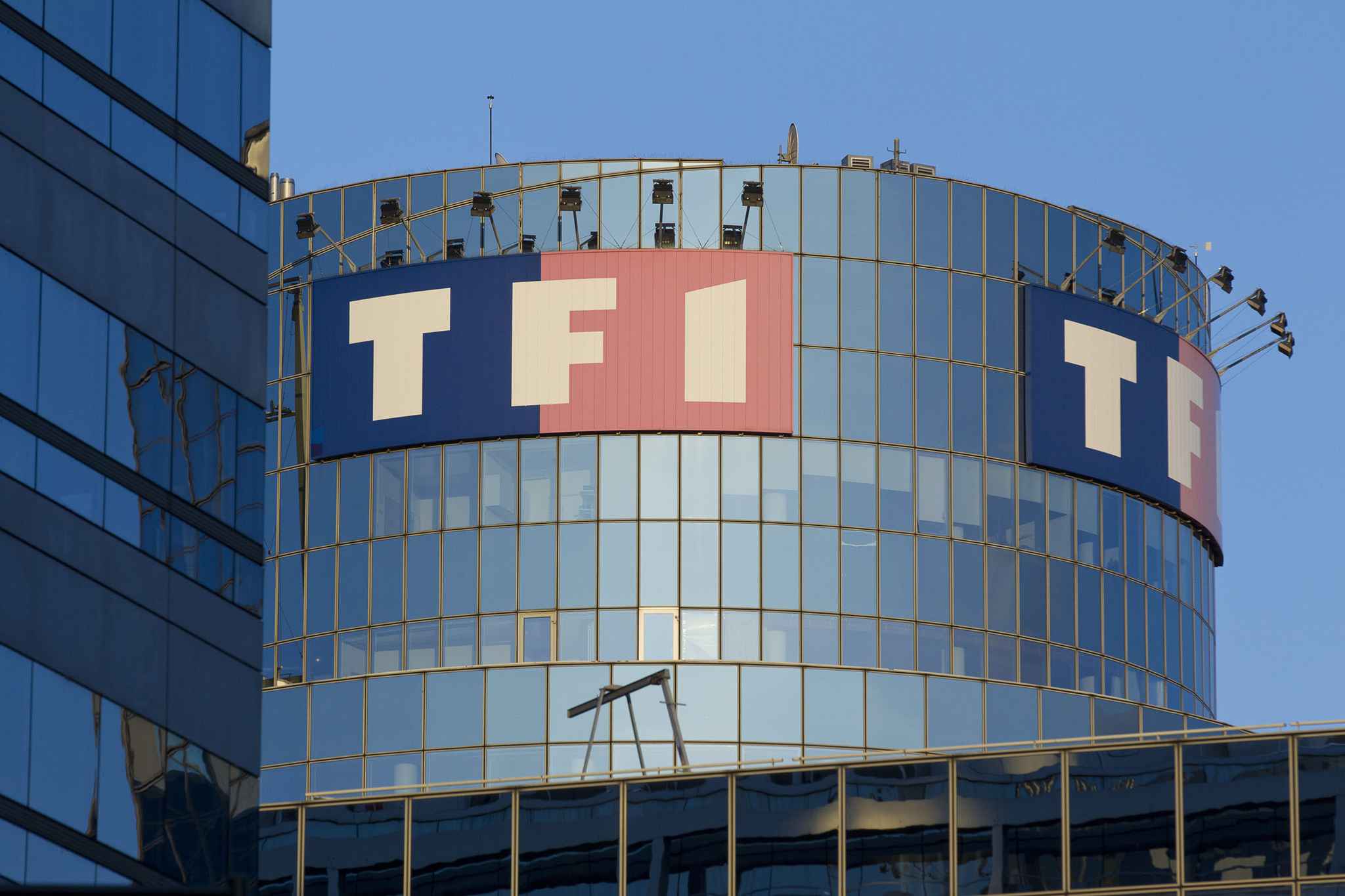 TF1 revoit son plan d'économies de 10 millions pour pouvoir finir l ...