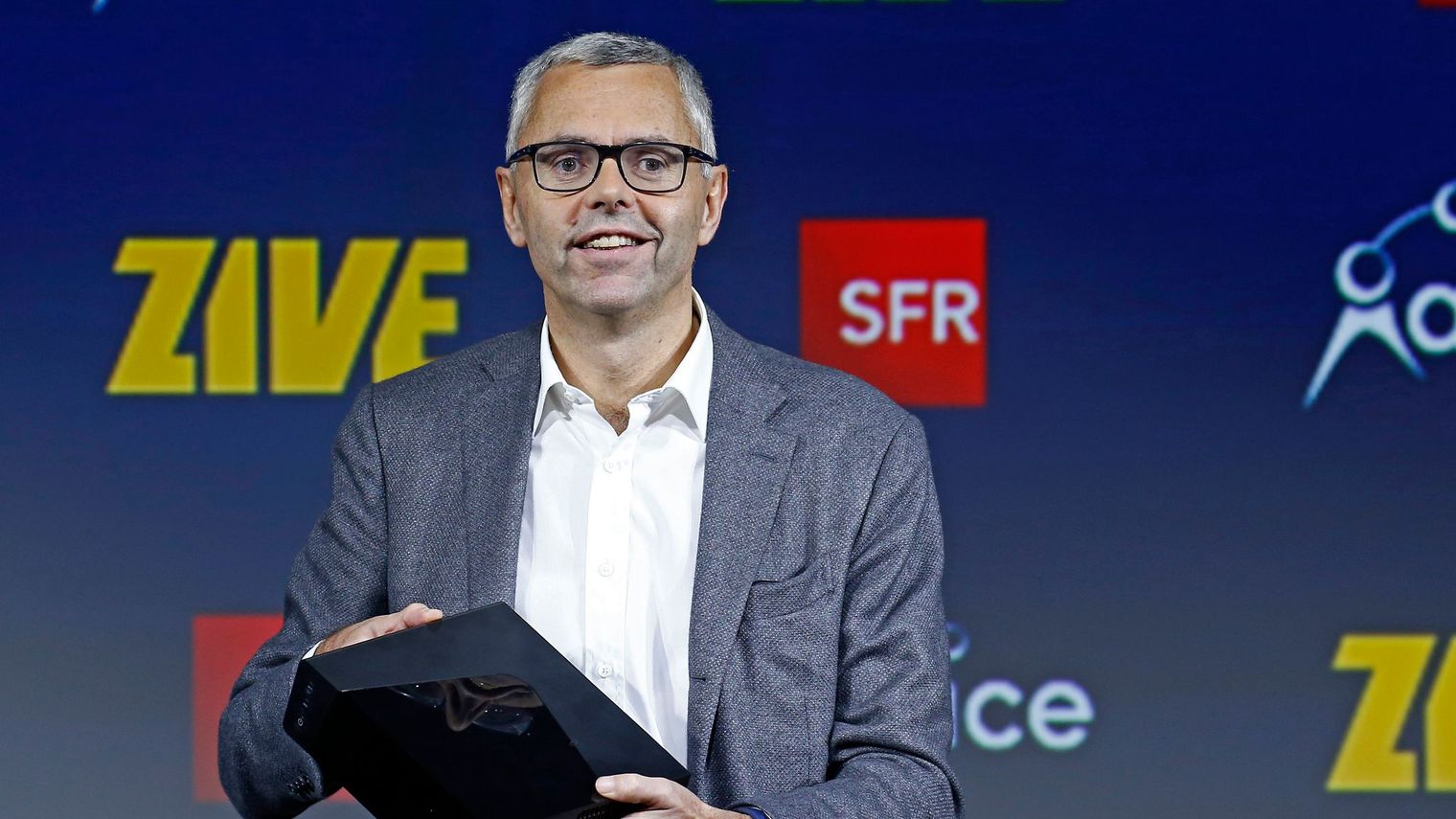 L'ancien patron de SFR, Michel Combes, a quitté Altice avec un total de ...