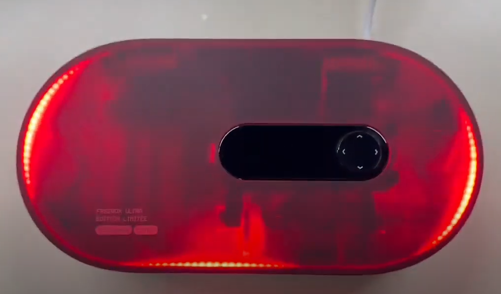 Découvrez le 1er unboxing de la Freebox Ultra édition limitée et ses ...